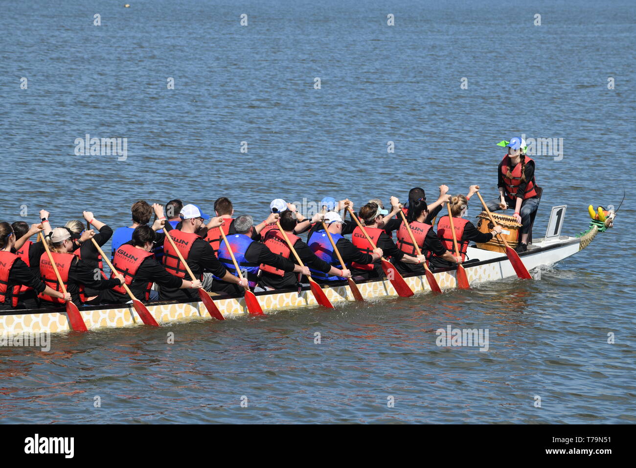 Racig dragon boats hi-res stock photography and images - Alamy