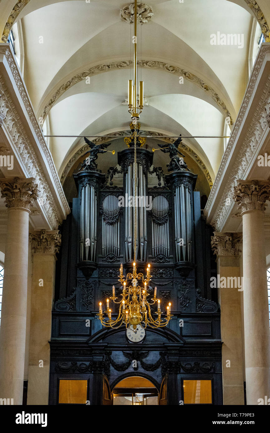 Parish Church of St Stephen Walbrook, 39 Walbrook, London Stock Photo ...
