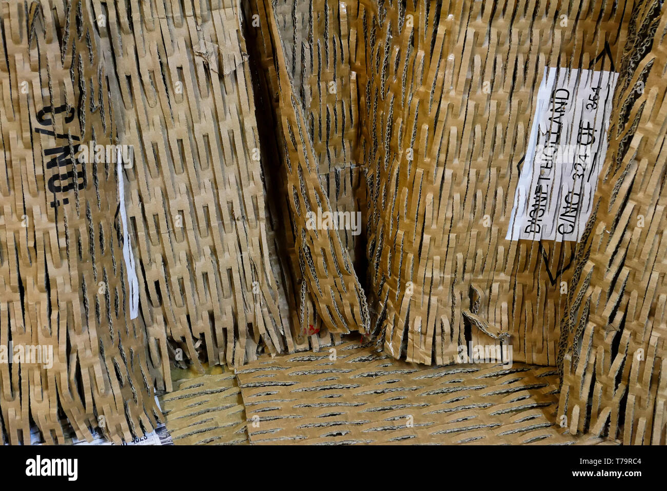 Emballage carton hi-res stock photography and images - Alamy