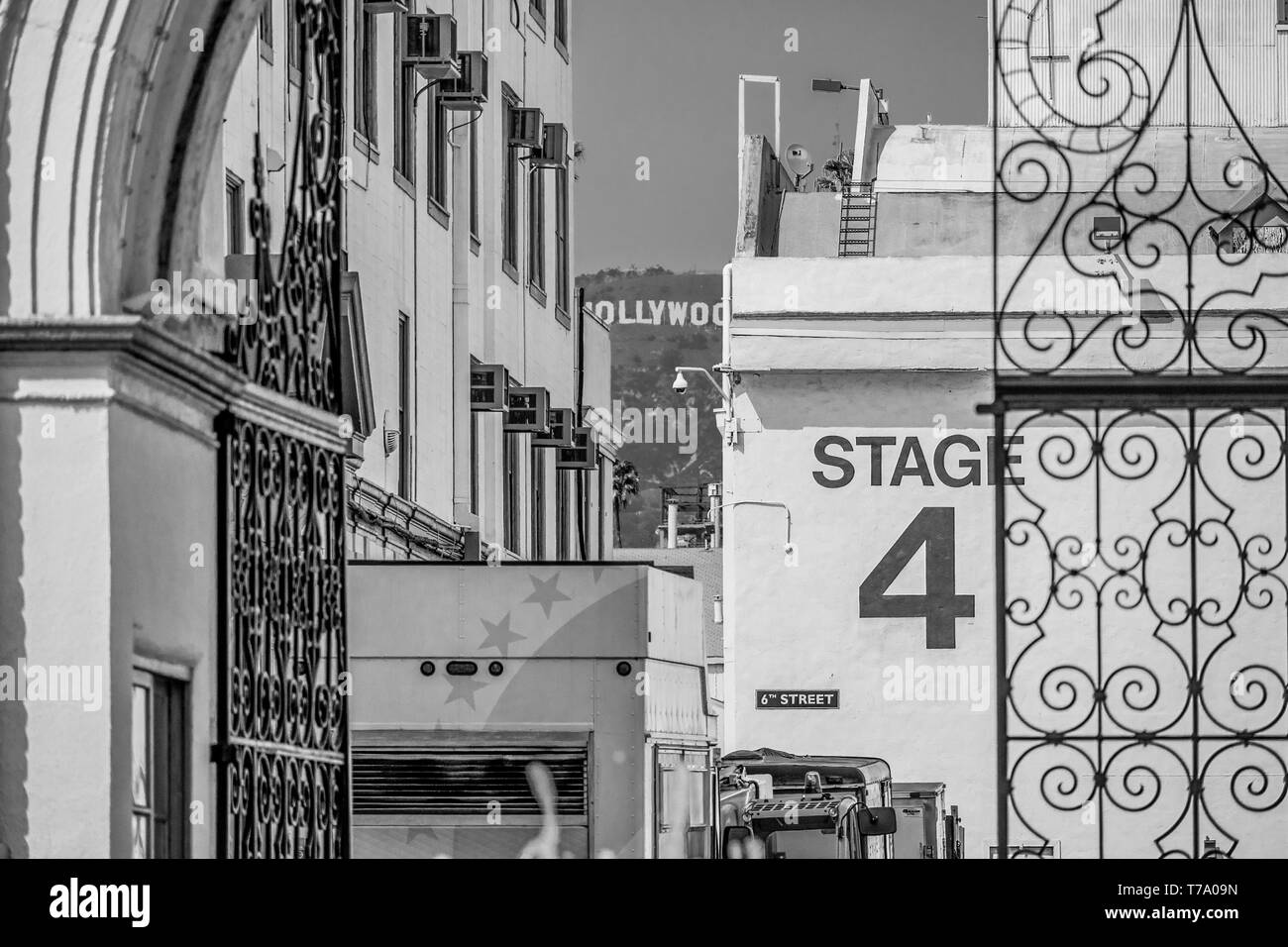 Paramount pictures entrance gate hi-res stock photography and images ...