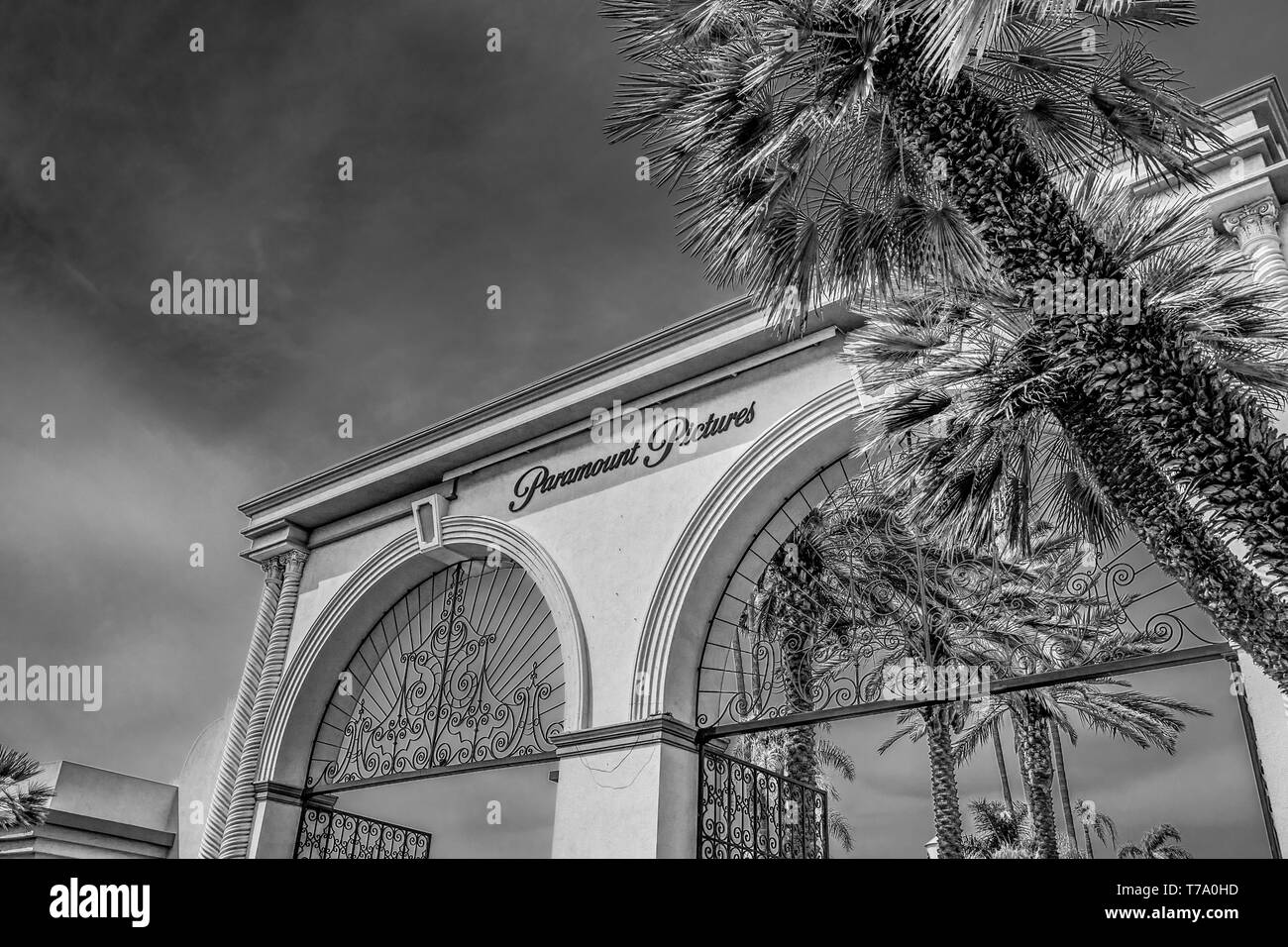 Melrose gate of Paramount Pictures film studios at Los Angeles ...