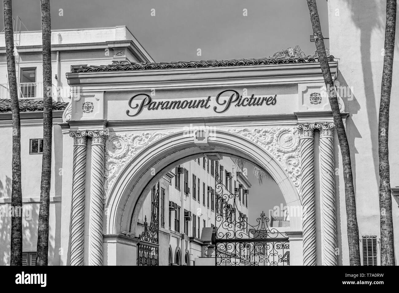 Paramount pictures entrance gate hi-res stock photography and images ...