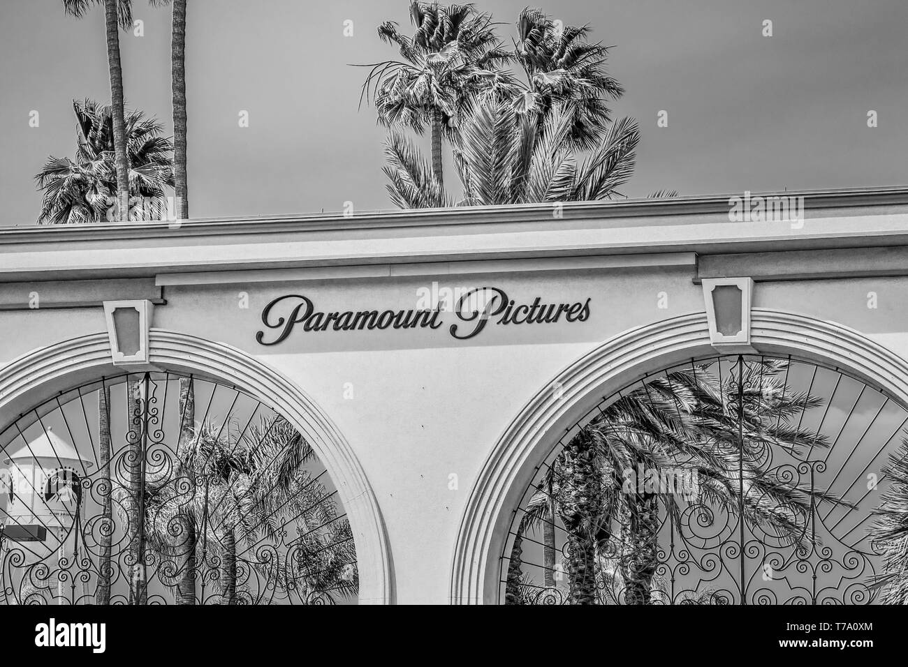 Paramount pictures entrance gate hi-res stock photography and images ...