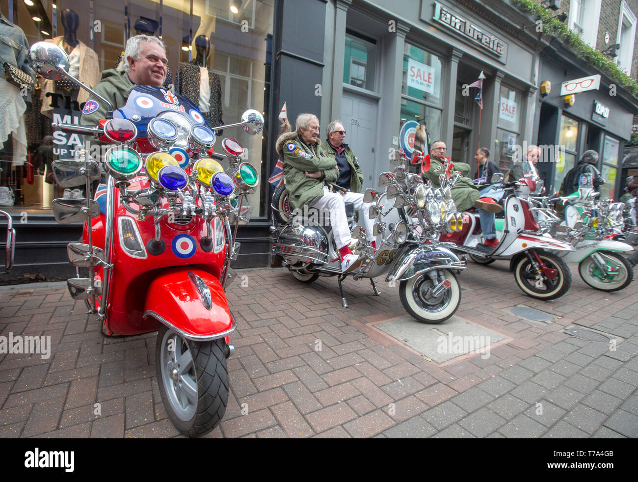 Mods rockers scooters hi-res stock photography and images - Alamy