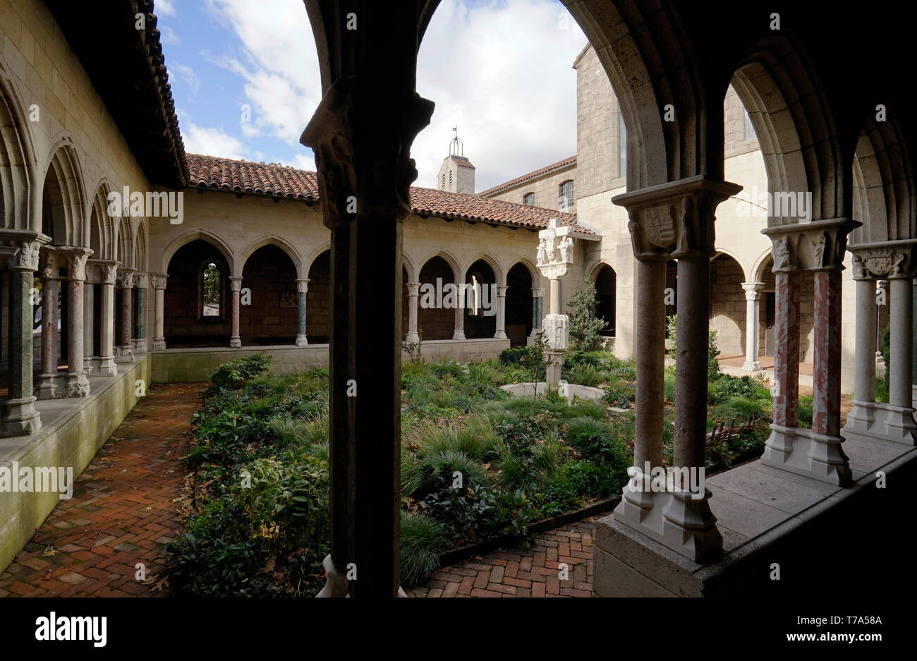 The met museum at the cloisters hi-res stock photography and images - Alamy