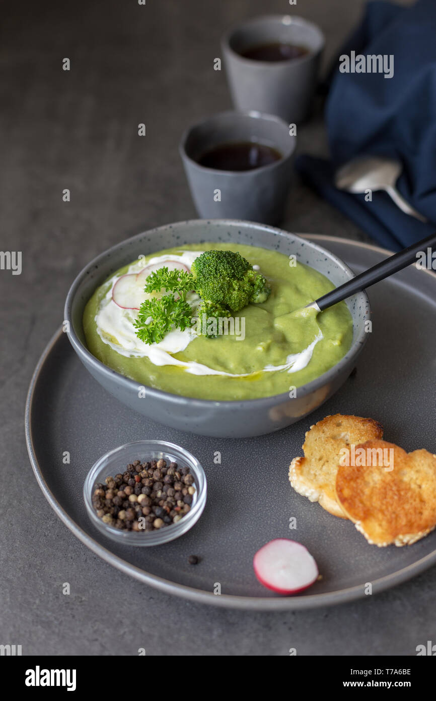 Healthy cream soup with broccoli Stock Photo - Alamy