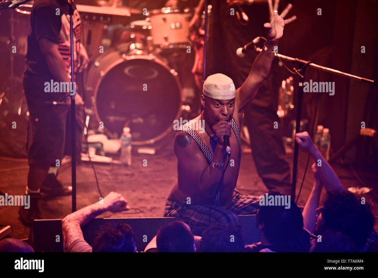 Rock frontman hi-res stock photography and images - Alamy