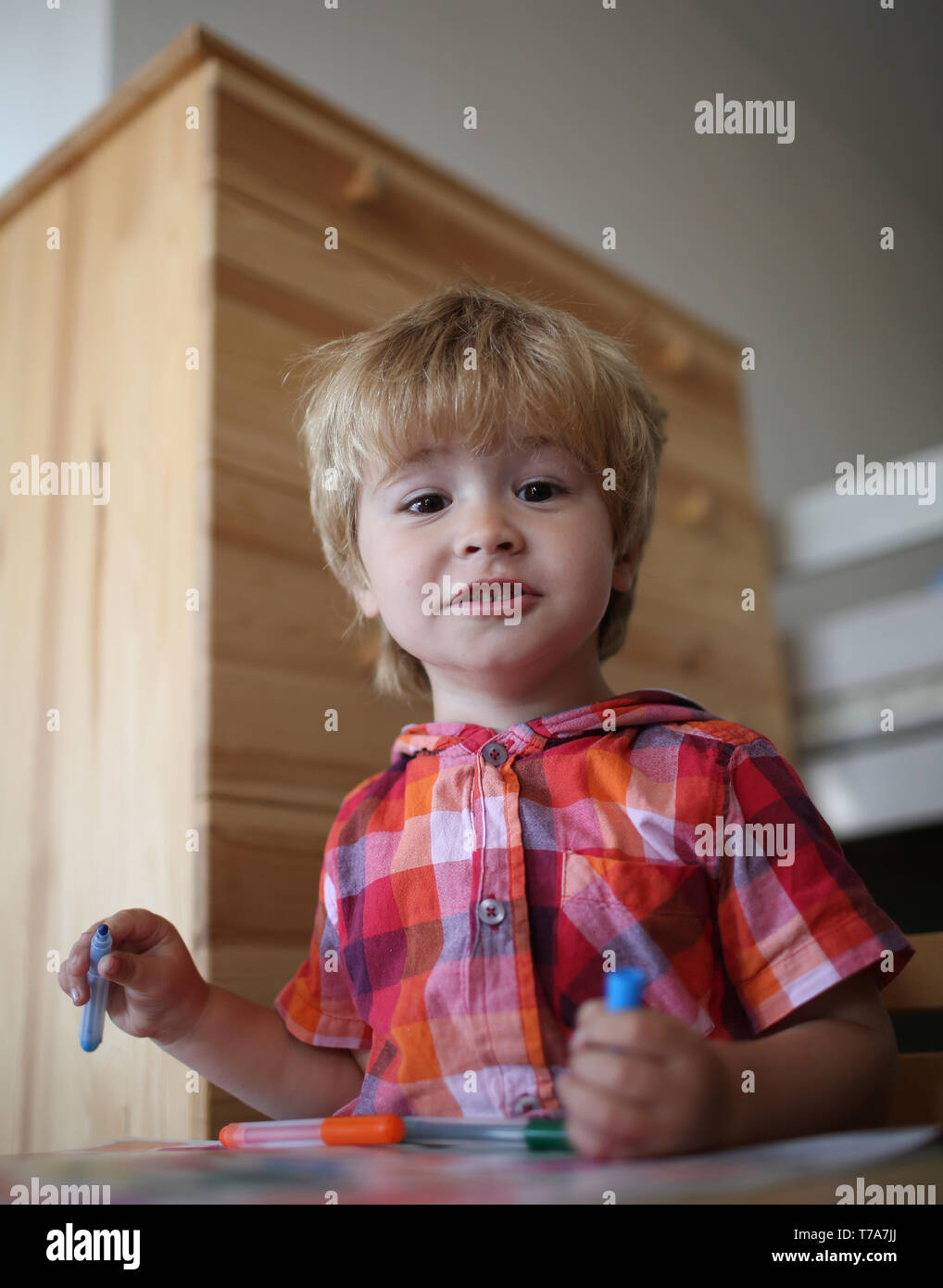 Painter child play with coloring book Stock Photo - Alamy