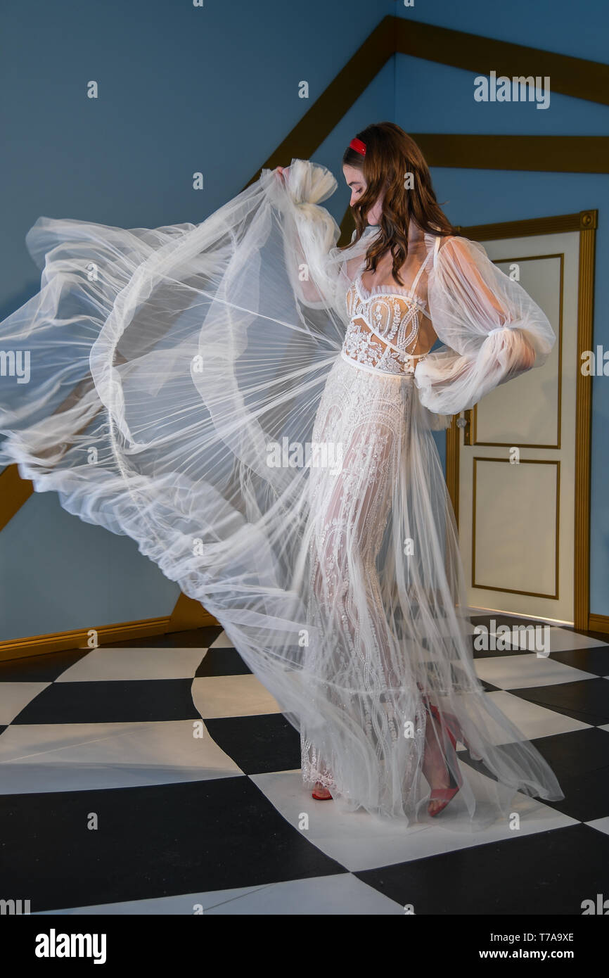 Galia lahav bridal hi-res stock photography and images - Alamy