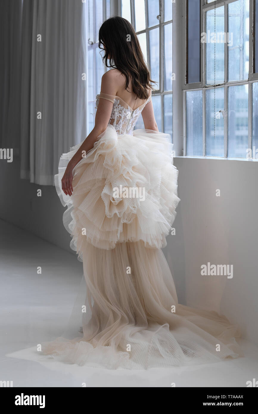 Galia lahav bridal hi-res stock photography and images - Alamy