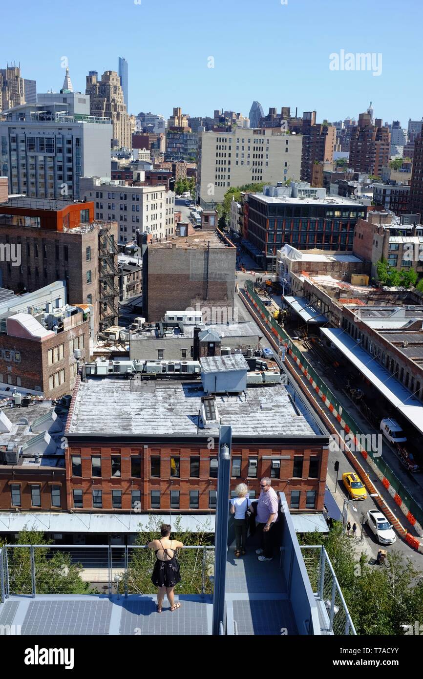 Meatpacking district and Chelsea of Manhattan with visitors on the ...