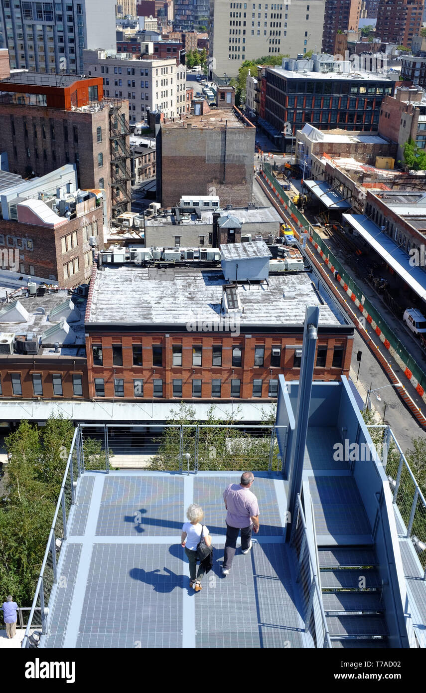 Meatpacking district and Chelsea of Manhattan with visitors on the ...