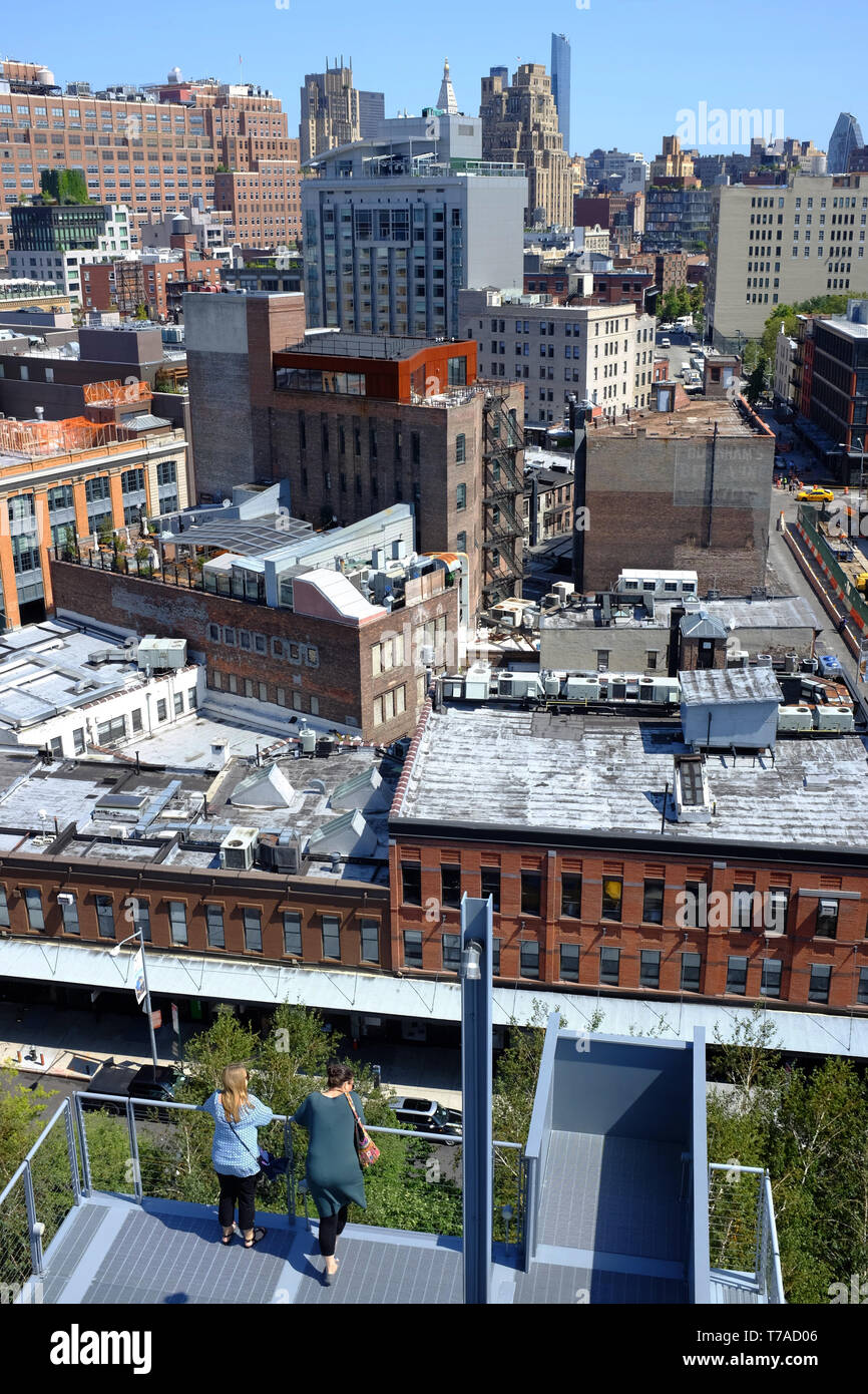 Meatpacking district and Chelsea of Manhattan with visitors on the ...