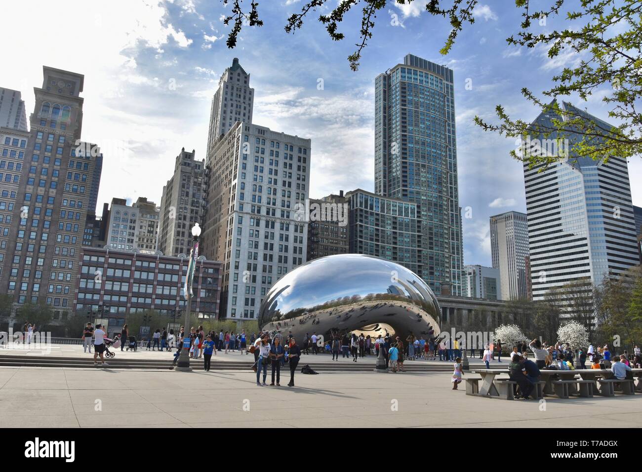 The iconic Cloud Gate "Chicago Bean", at AT&T plaza, Millennium Park ...