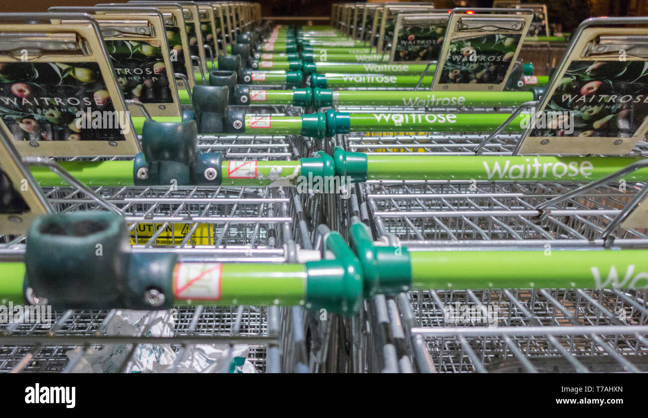 Supersize trolleys hi-res stock photography and images - Alamy