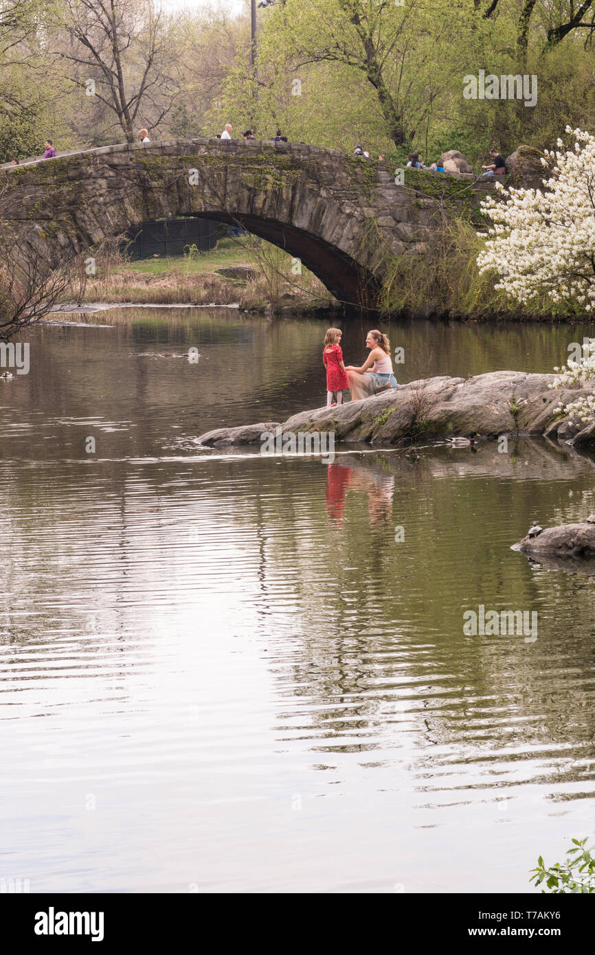 Gapstow Bridge in Central Park, NYC, USA Stock Photo - Alamy
