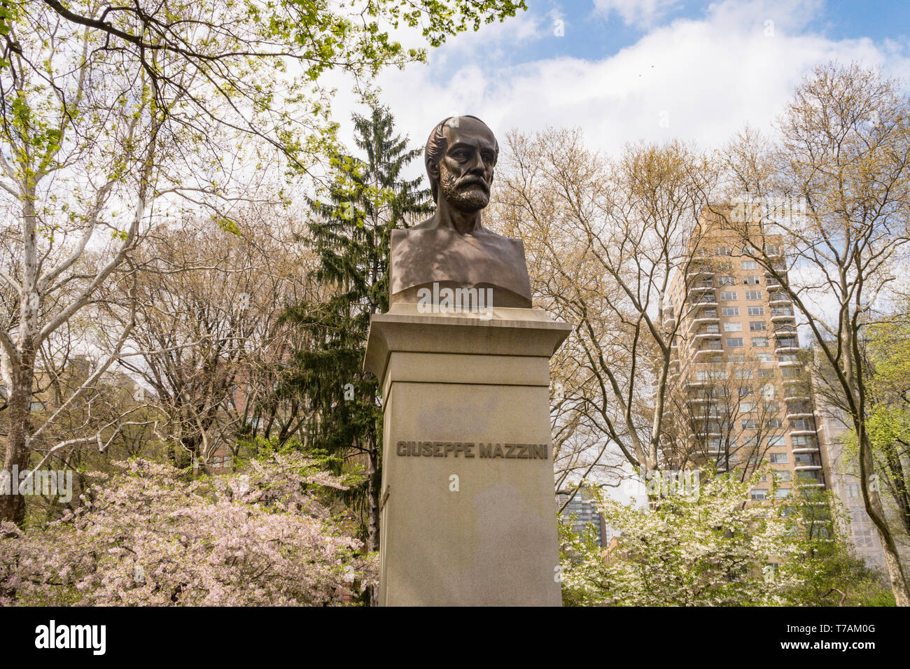 Statue of giuseppe mazzini hi-res stock photography and images - Alamy