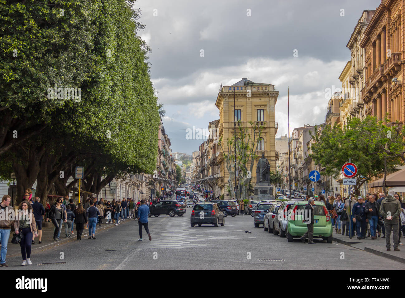 Catania via etnea view towards north from the central park, urban life ...