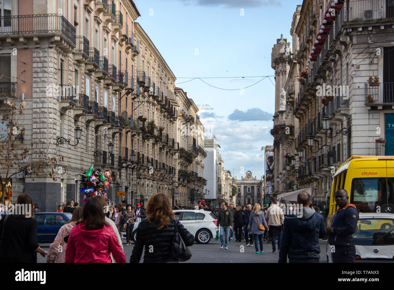Catania via etnea view toward central square, walking people and cars ...