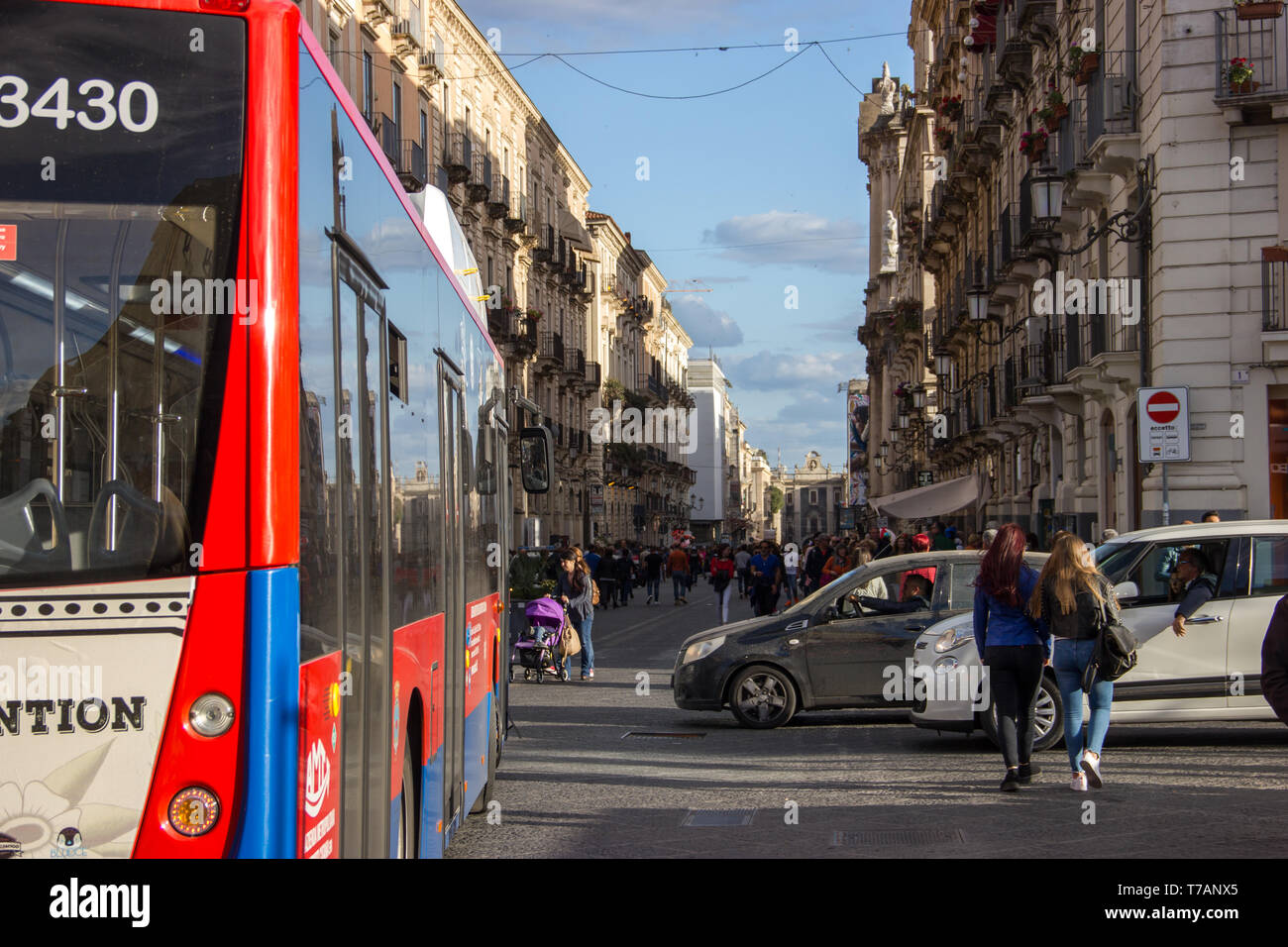 Catania via etnea view toward central square, bus running close up ...