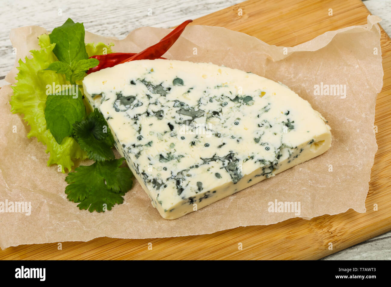 Blue cheese slice with salad leaves Stock Photo - Alamy