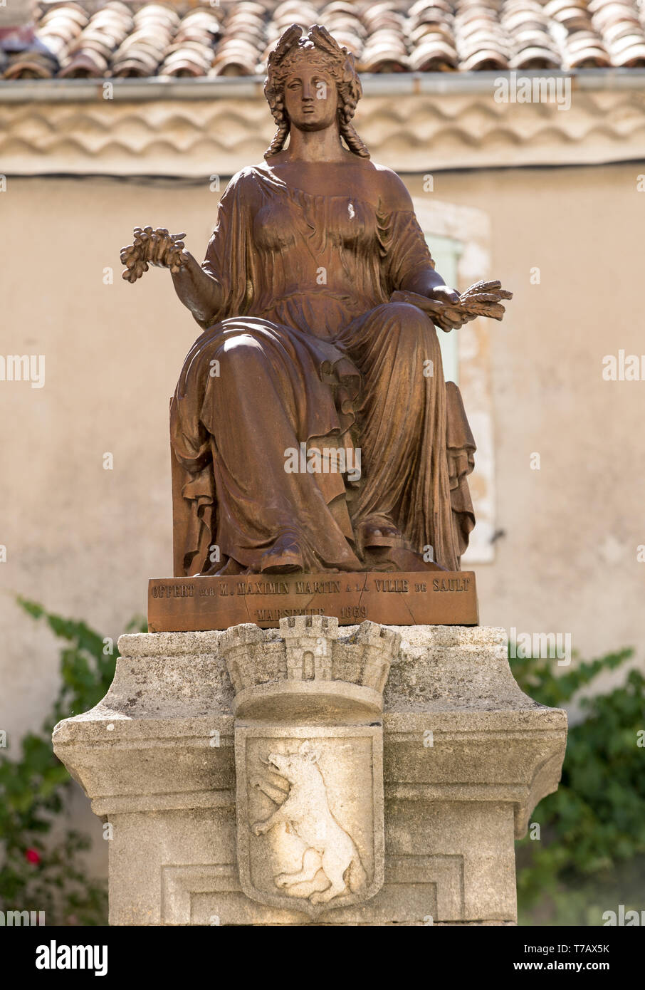 Bronze statue of miss Liberty on the Sault fountain. Provence, Frnace ...