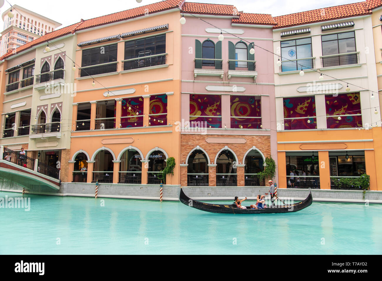 May 4, 2019 People who enjoy gondolas in the Venice grand canal mall ...