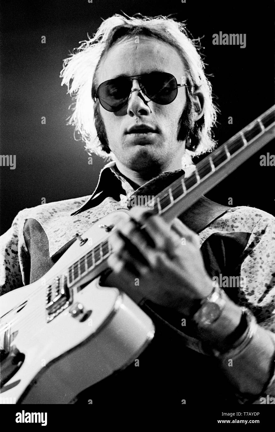 Singer james taylor Black and White Stock Photos & Images - Alamy