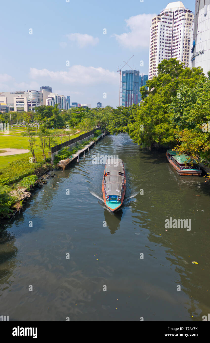 Long tail boat bangkok hi-res stock photography and images - Alamy