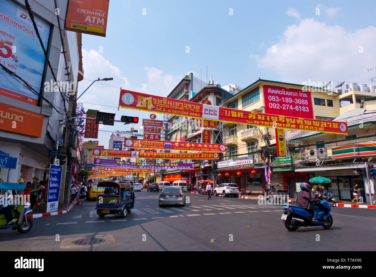 Yaowarat road chinatown hi-res stock photography and images - Alamy