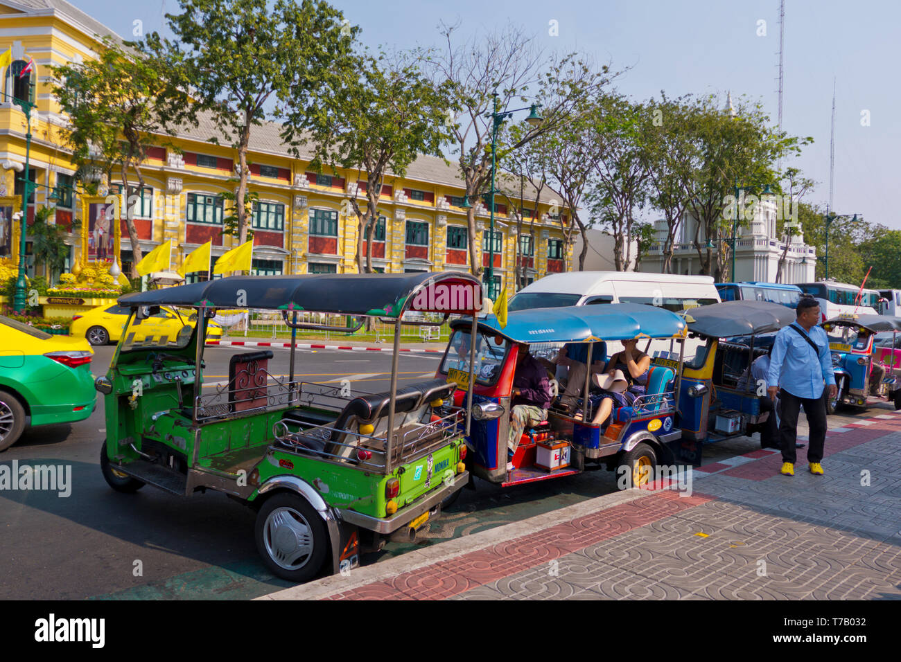 Tuk Tuks, in front of Wat Pho, Phra Nakhom district, Bangkok, Thailand Stock Photo - Alamy