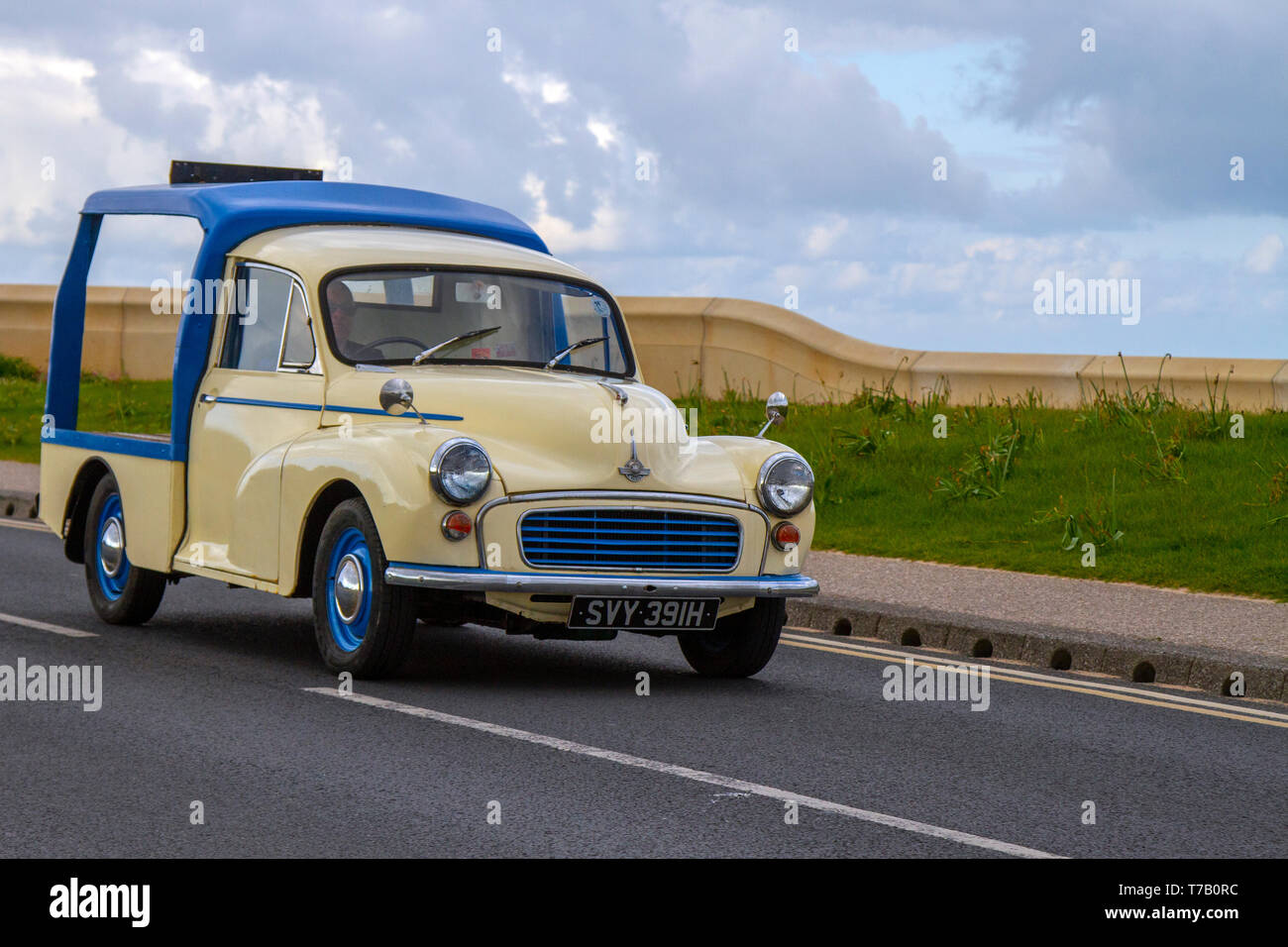 1969 60s sixties Customised Morris Minor 1000 1098cc petrol custom van ...