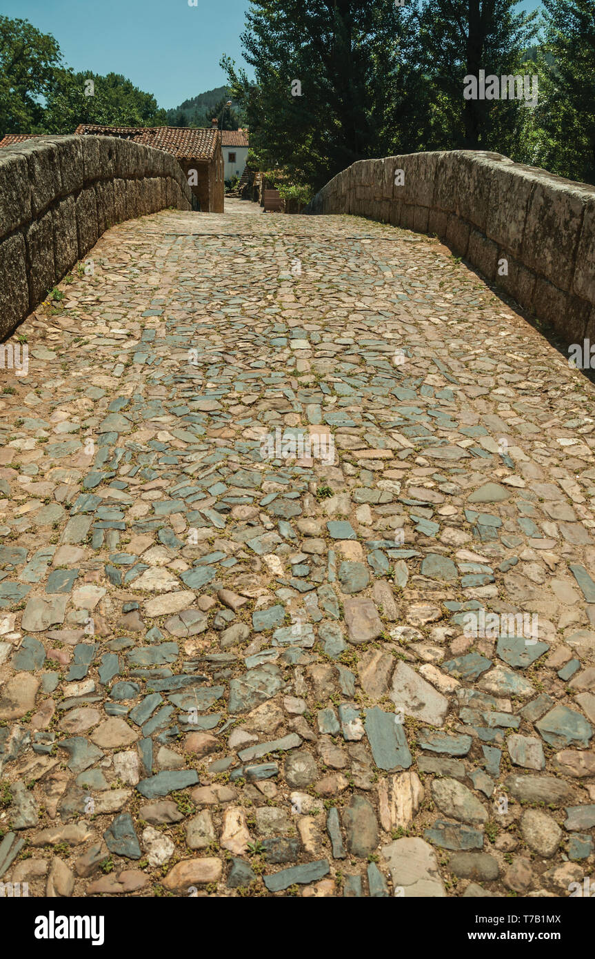 Pavement parapet hi-res stock photography and images - Alamy