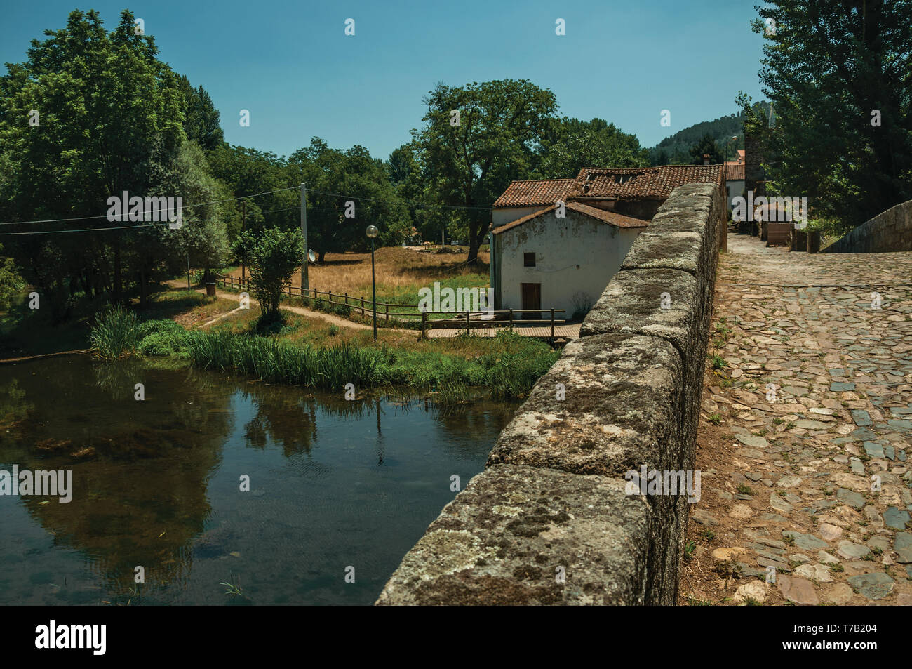 Pavement parapet hi-res stock photography and images - Alamy