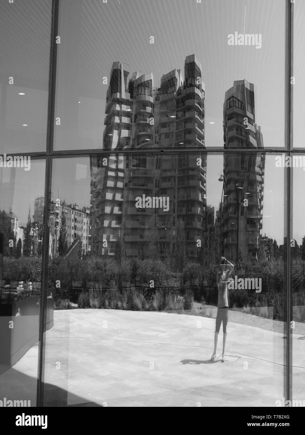 Milan city life skyscraper hi-res stock photography and images - Alamy