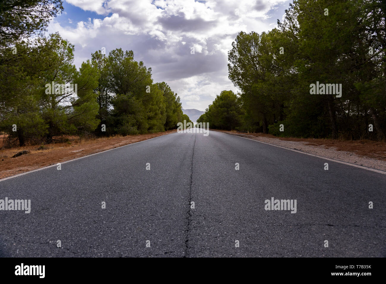 Horizontal road in landscape hi-res stock photography and images - Alamy