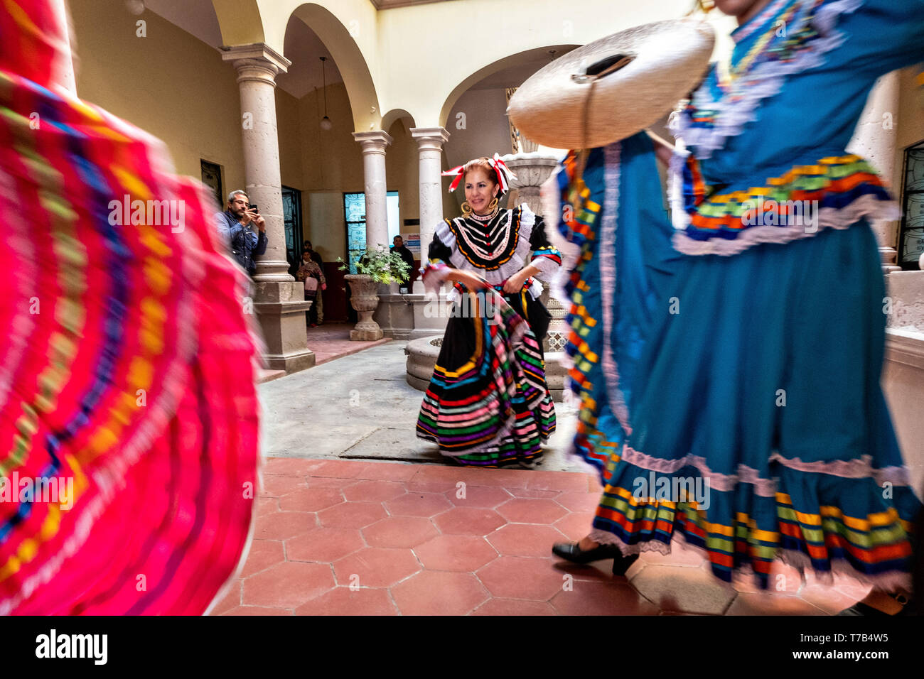 Mexican folk dancers in traditional china poblana dress perform the ...