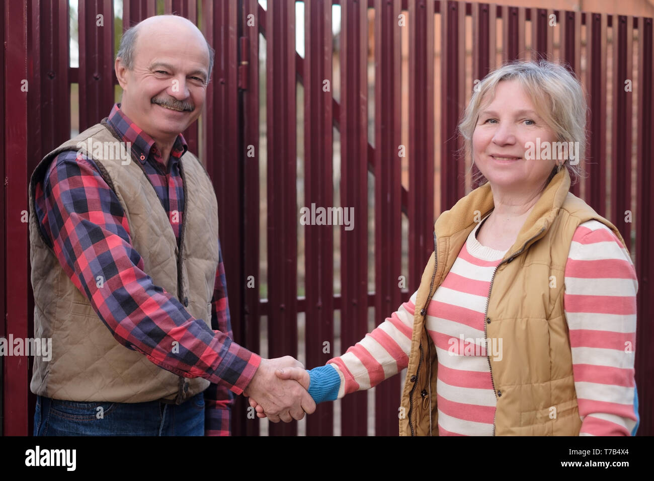 Neighbors talking fence hi-res stock photography and images - Alamy