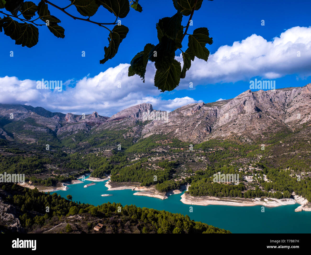 Embalse de Guadalest visto desde El Castell de Guadalest. Alicante ...