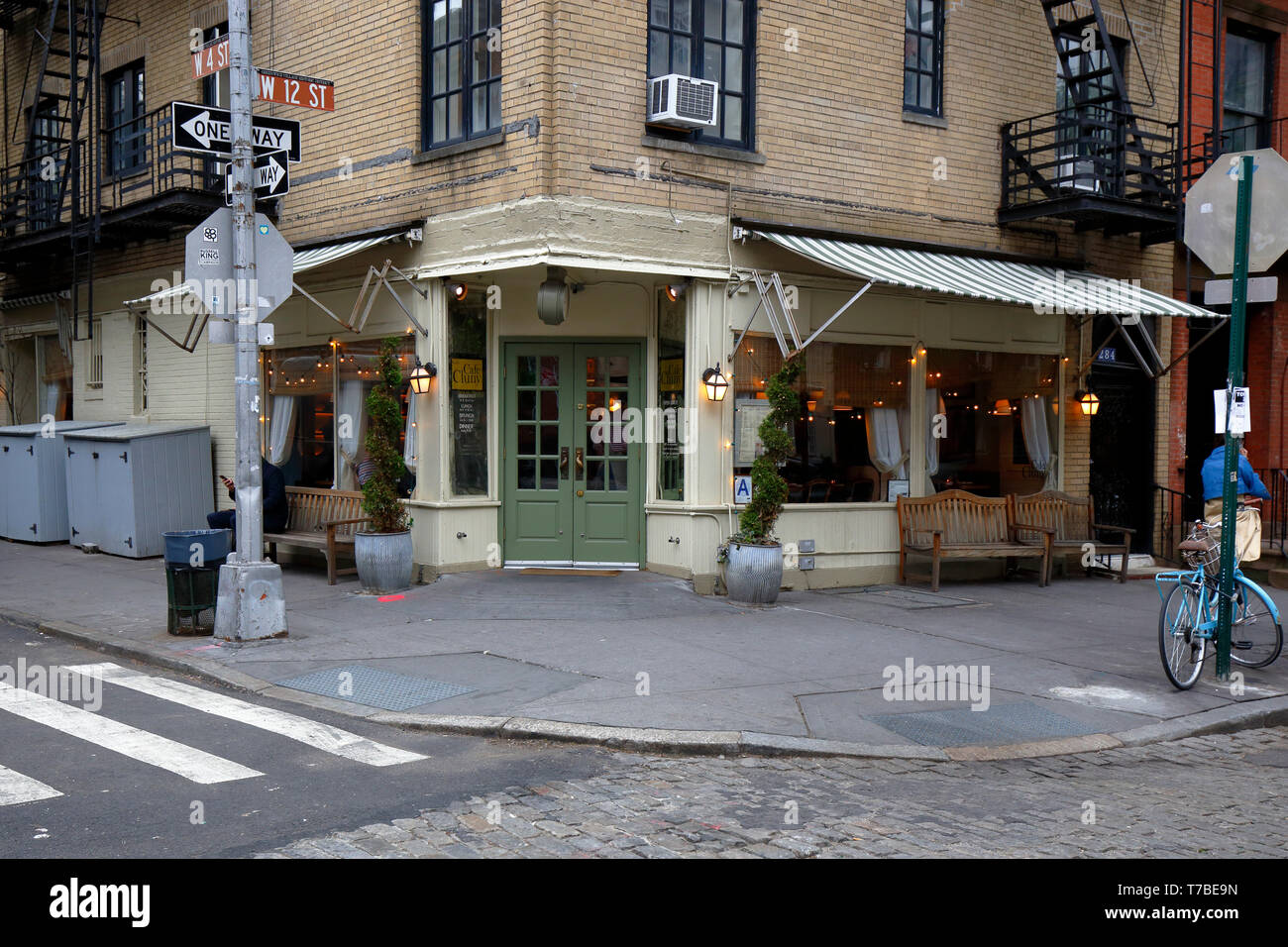 Cafe Cluny 284 West 12th Street New York Ny Exterior Storefront Of A Restaurant In The