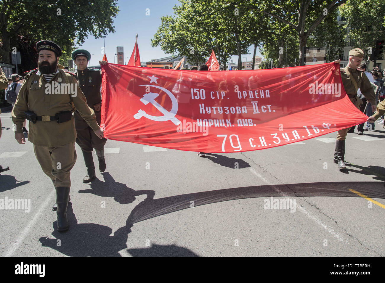 Victory banner soviet hi-res stock photography and images - Alamy