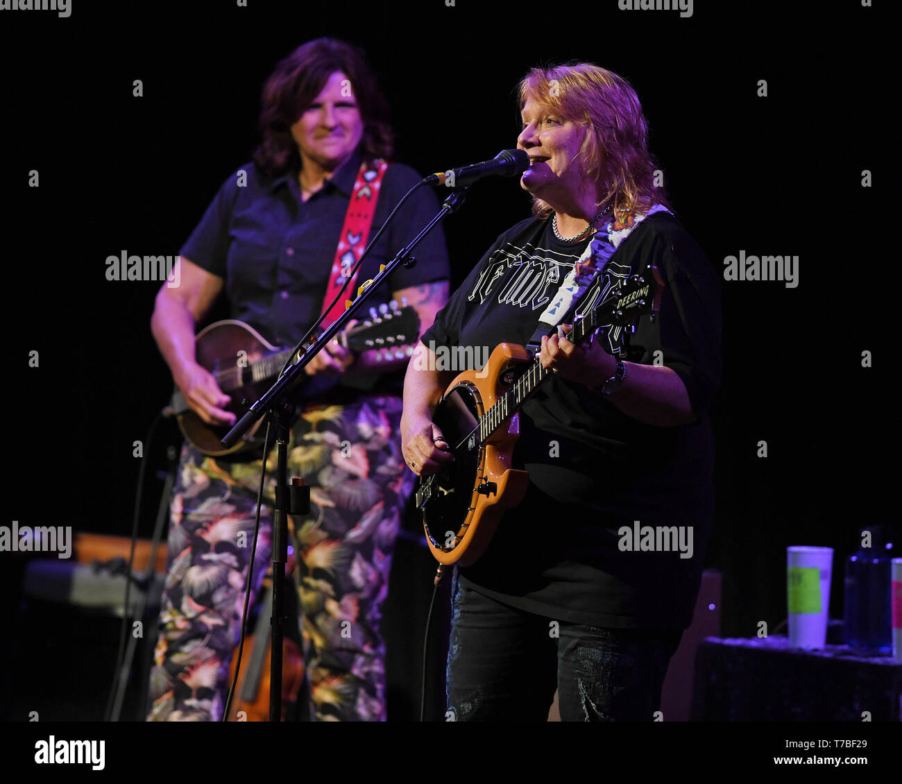 Indigo girls hi-res stock photography and images - Alamy