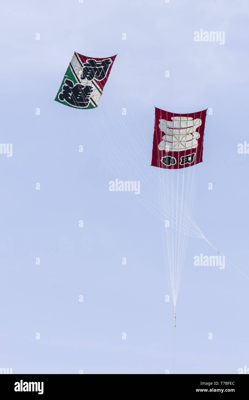 Saitama, Japan. 5th May, 2019. Big kites soar during the Giant Kite ...