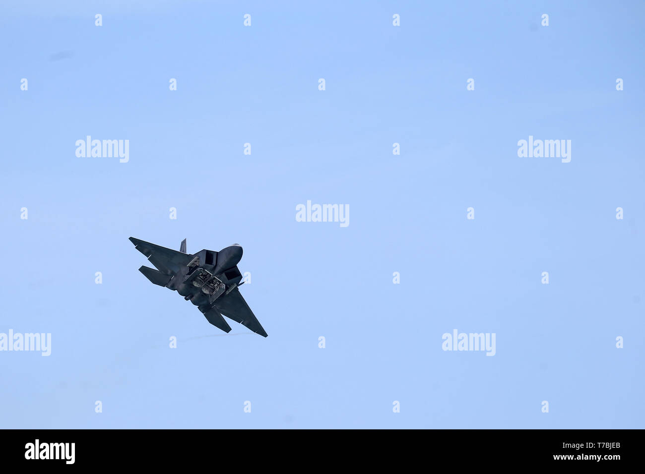 Fort Lauderdale, Florida, USA. 5th May 2019. F-22 Raptor performs in ...