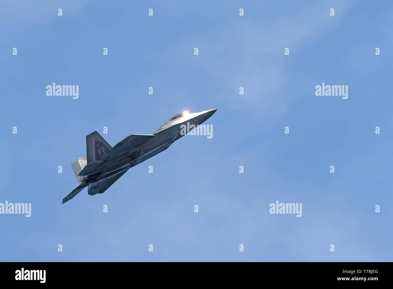 F 22 raptor heritage flight formation hi-res stock photography and ...
