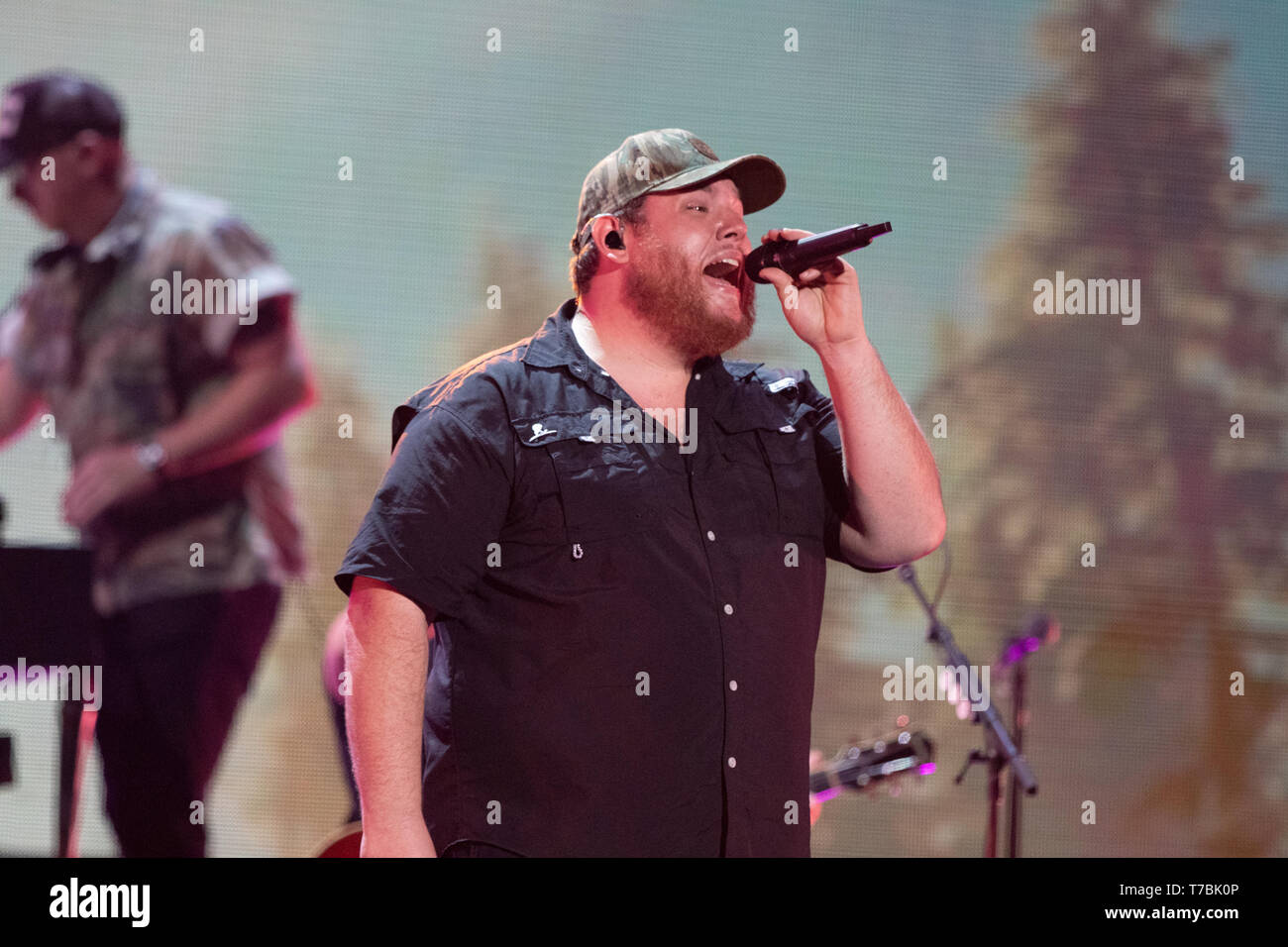 AUSTIN, TX - MAY 04: Luke Combs performs onstage during the 2019 ...