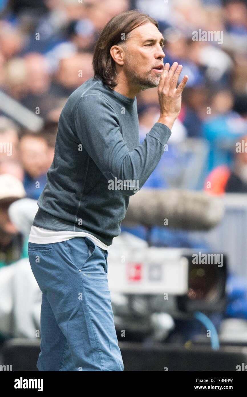 coach Martin SCHMIDT (A) gives instruction, instructions, half figure ...