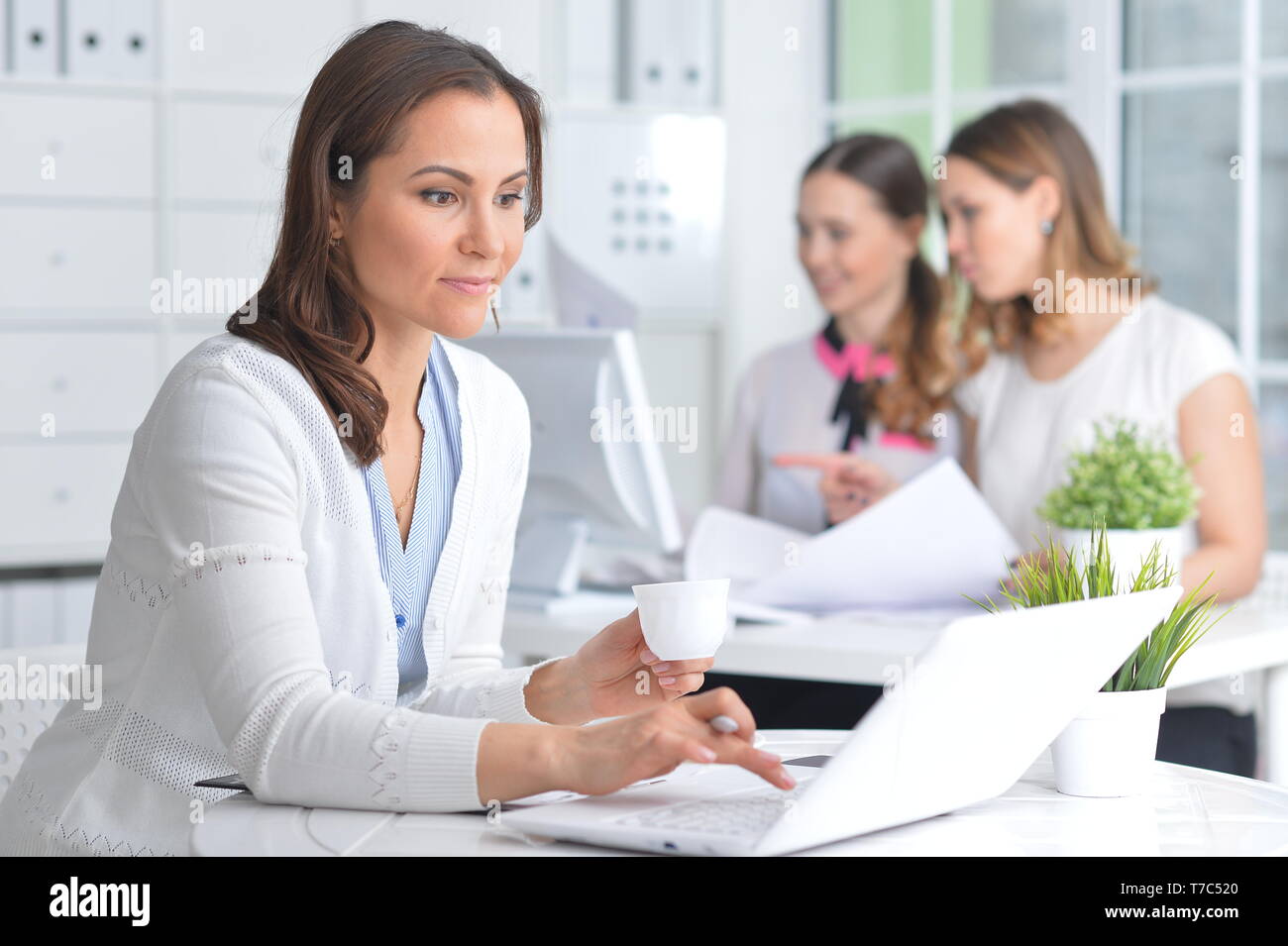 Portrait of young women working in modern office Stock Photo - Alamy