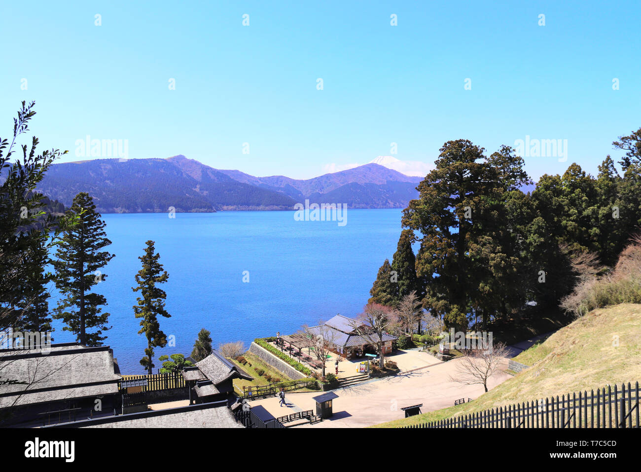 Beautiful landscape with volcanic Ashi lake and sacred mount Fuji ...