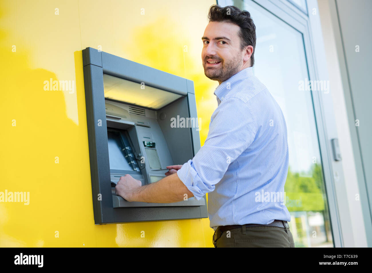 Male withdrawing cash at atm hi-res stock photography and images - Alamy
